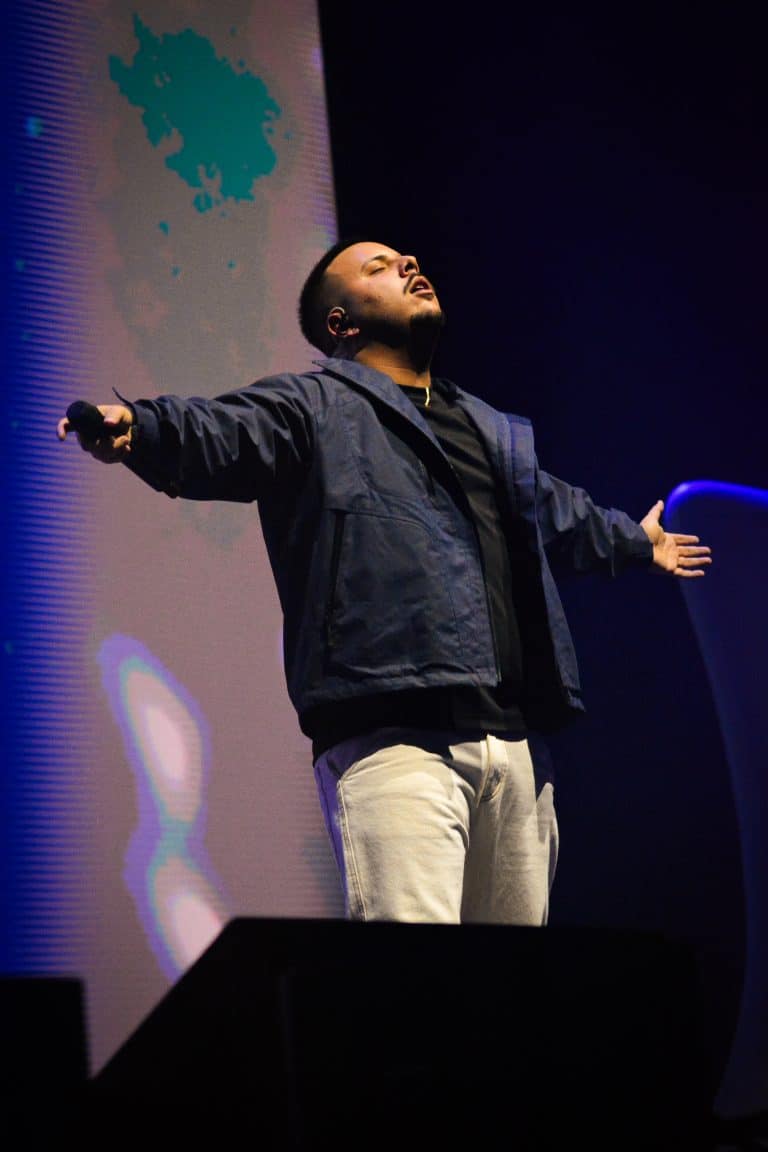 Dios se mueve con Cruz Cafuné - YellowBreak.com